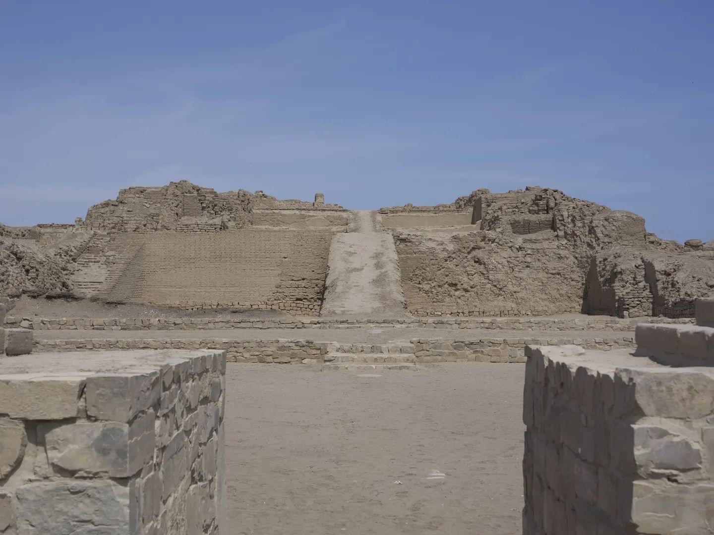 What to visit in Lima? Pyramids! – Look Back Packer